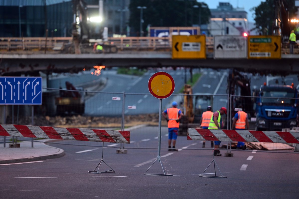 Rušenje nadvoza je končano, Dunajska cesta pa spet odprta