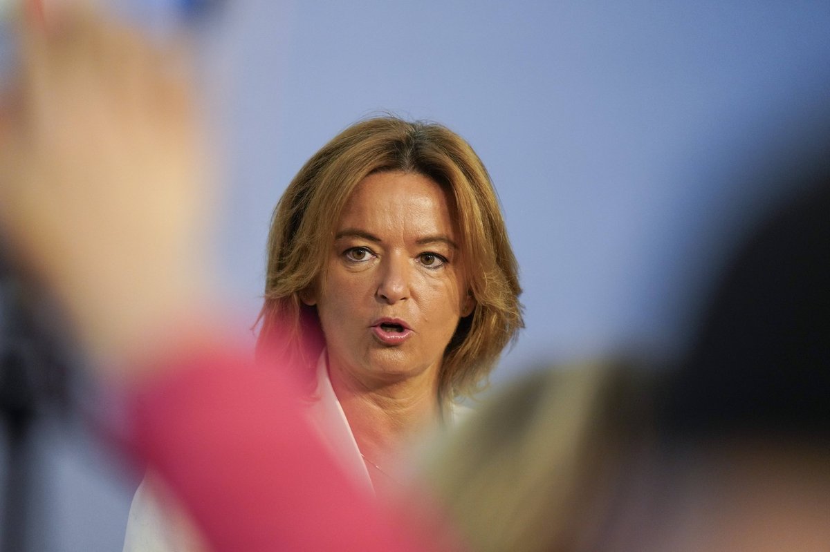 Ministrica Fajon: Še vedno čakamo pojasnila Beograda o izgonu Slovenke