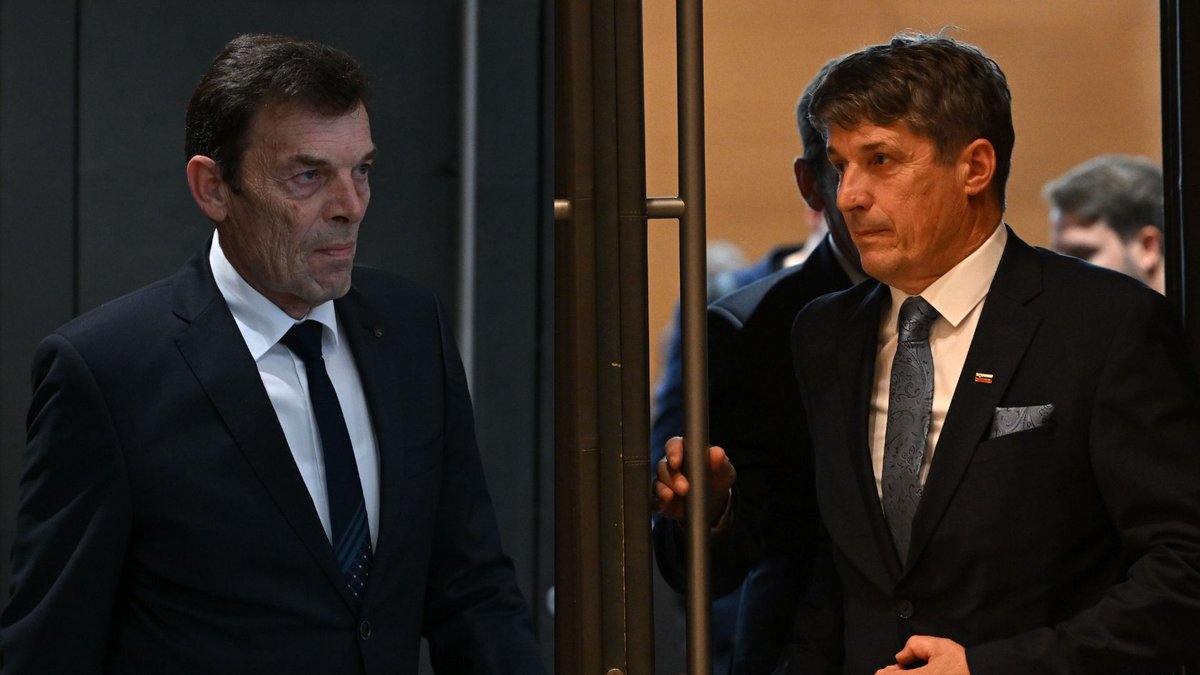 Nova ministra opravila primopredajo. Golob s "ponosom predal posle"