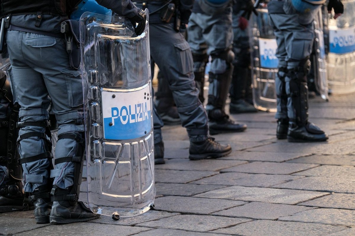 Racija neonacistov: v Italiji preiskali domove in pridržali 12 ljudi
