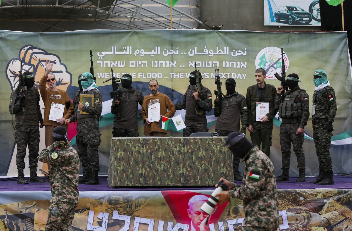 V peti izmenjavi Hamas izpustil tri talce, Izrael pa 183 Palestincev