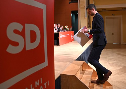 Poslanca Janija Prednika je ovadila bivša partnerka: podrobnosti ...