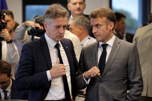 Francoski predsednik Macron in premier Golob podpisala pomembno ...