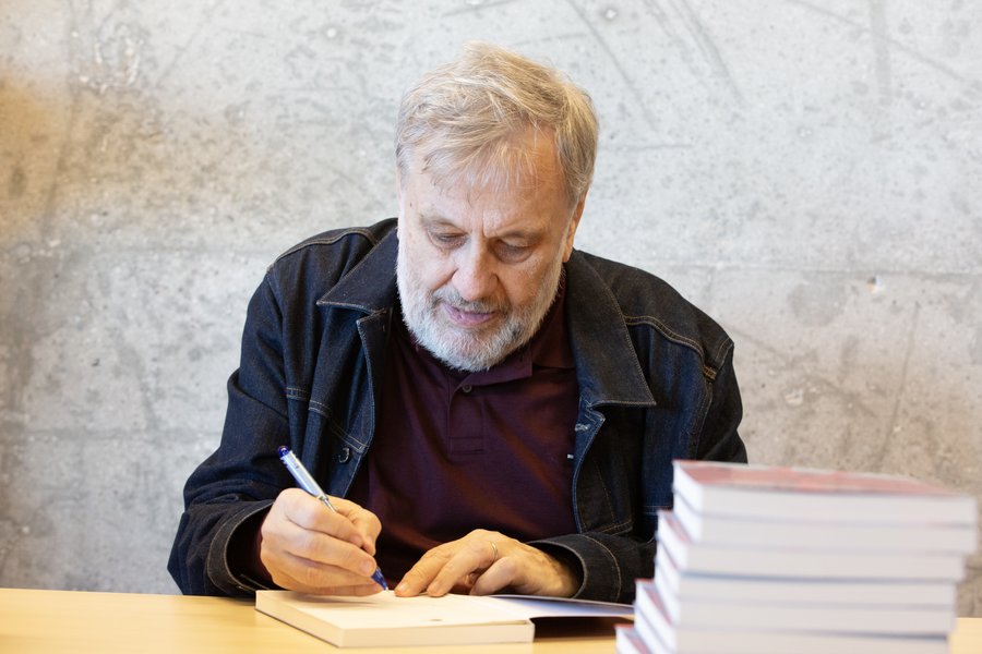 Slavoj Žižek: Smo v času, ko ni več standarda, s katerim bi merili žalost