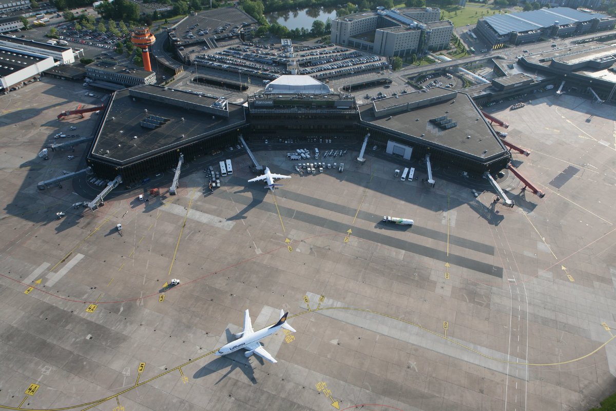 Ob letališču v Nemčiji spet opazili dron, ustavili so vse lete