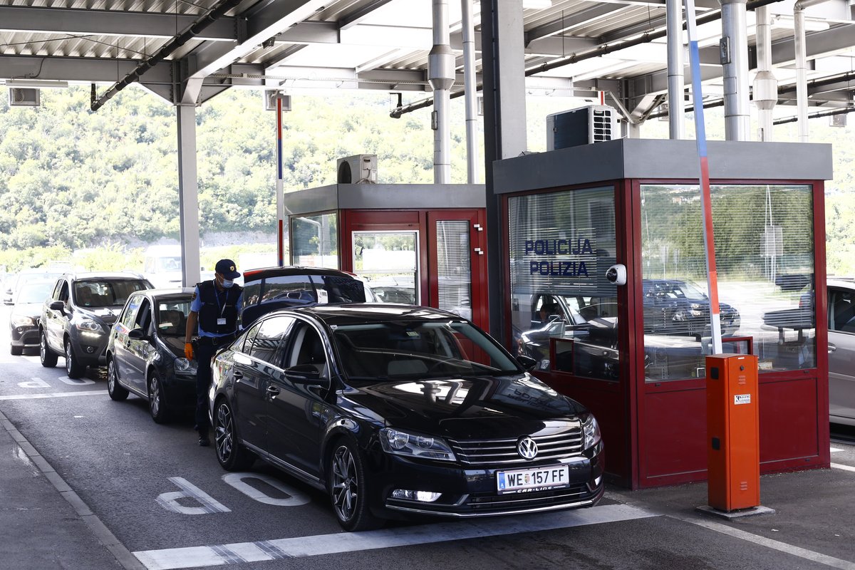 Gneča na mejnih prehodih se je umirila