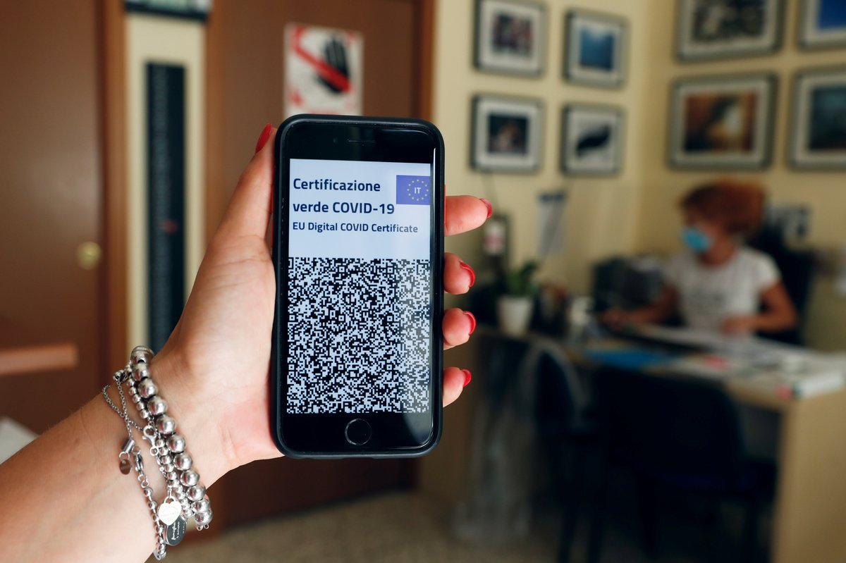 Do evropskega digitalnega potrdila po novem tudi s hitrim testom