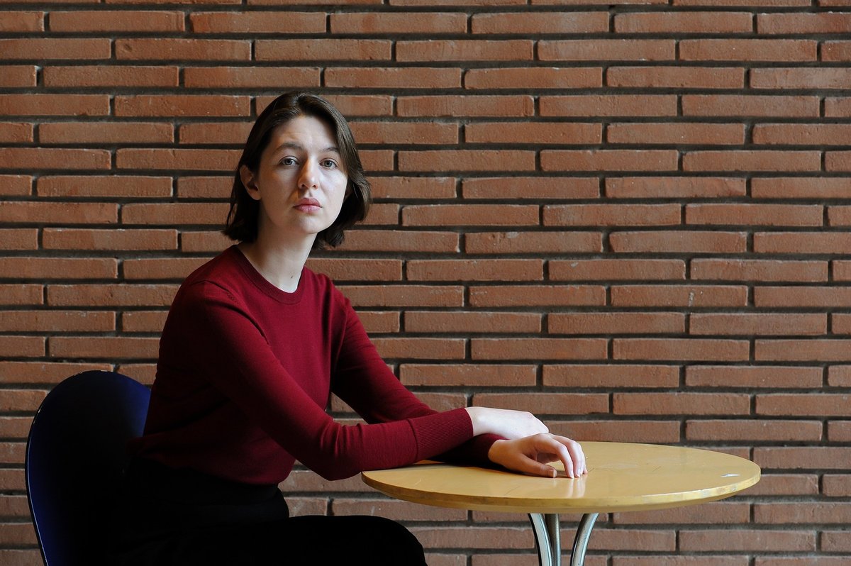 Sally Rooney bo finančno podprla Palestine Action, grozi ji zaporna kazen