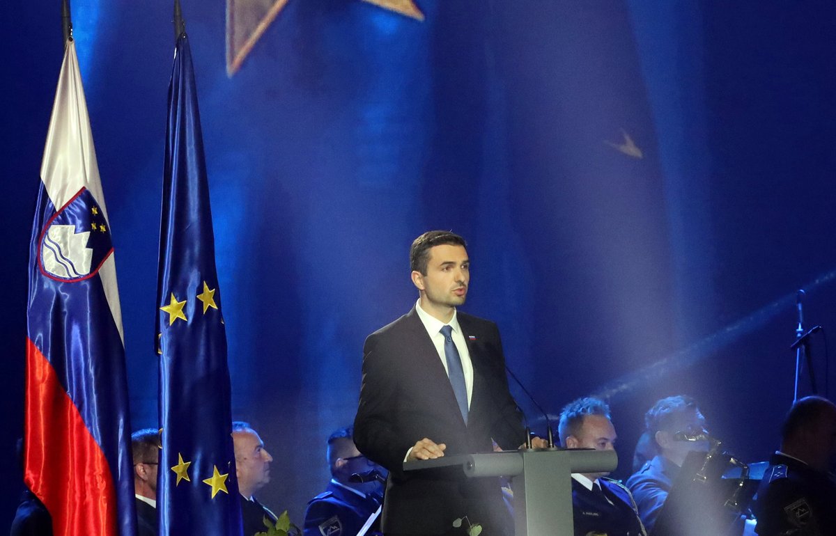 Tonin pozval k umiritvi političnih strasti: Dvakrat premislite, preden ...