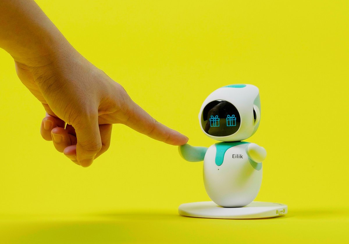 Namizni robot s čustveno inteligenco za pomoč pri delu od doma