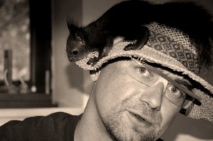 Umrl je slovenski akademski slikar, kipar in oblikovalec Domen Slana