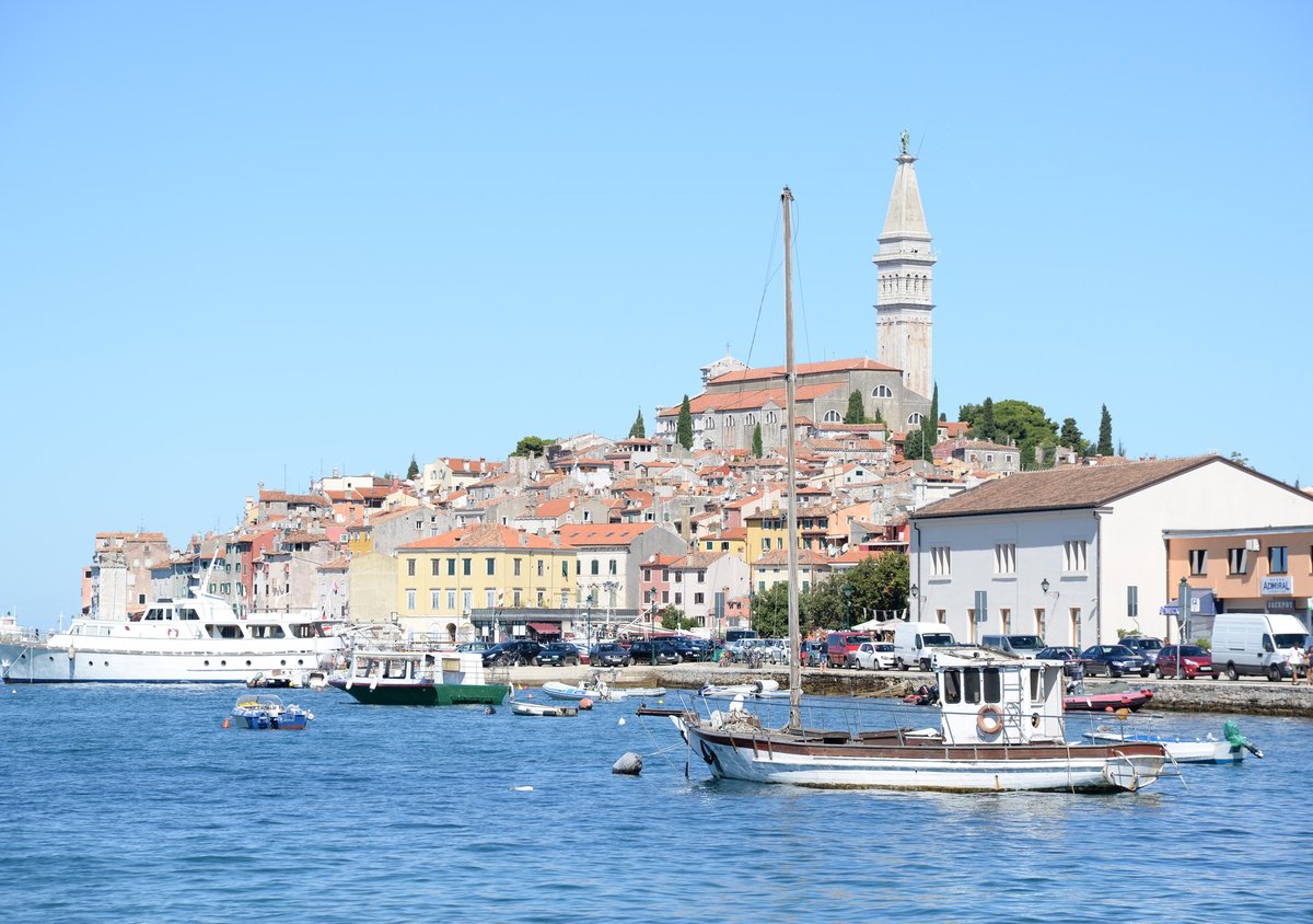 Nemci o "nenavadnem" pojavu na Hrvaškem: ob obali se širi rjava sluz