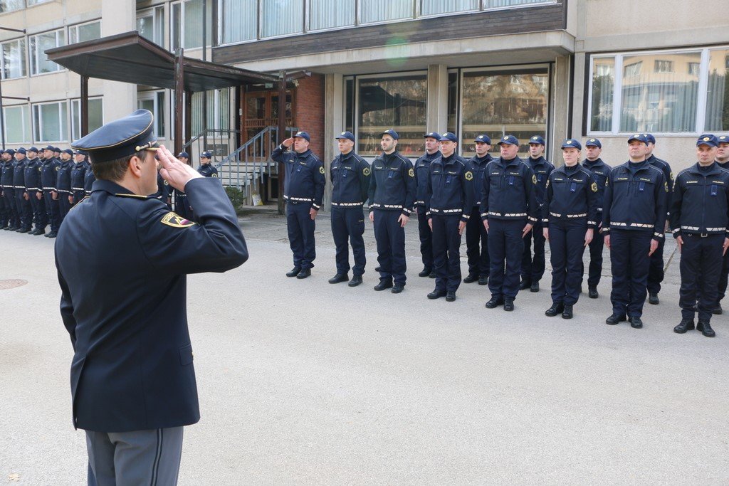 V Tacnu zapriseglo 80 novih pomožnih policistov