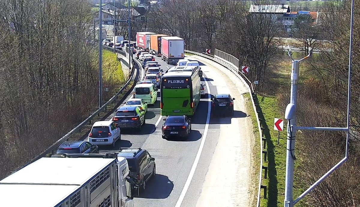 Na primorski avtocesti že od jutra težave povzročalo več nesreč