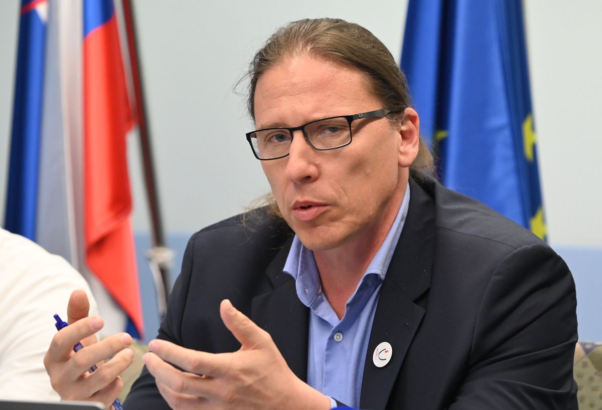 Ljubljanski UKC nevrokirurgu Bošnjaku izdal novo opozorilo pred odpovedjo
