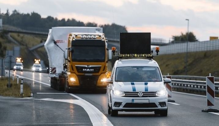 Že v noči na četrtek bo promet proti Primorski močno oviral izredni prevoz