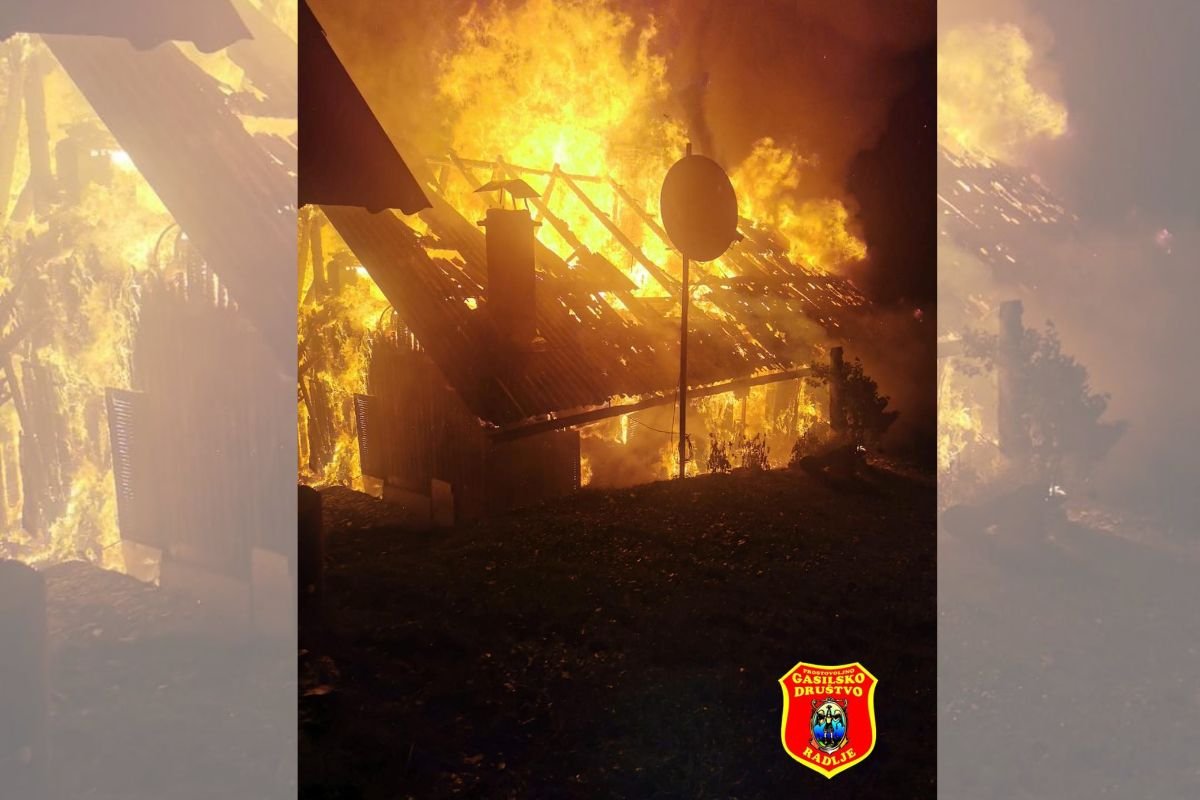 V Podvelki zagorel stanovanjski objekt, poškodovane štiri osebe