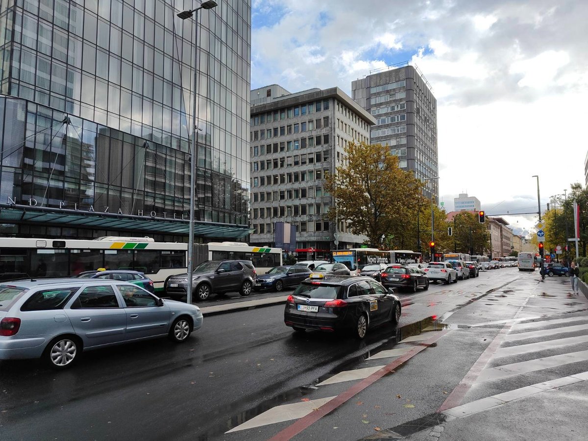 Prometni kaos v Ljubljani: nova "fronta" za voznike, center bo močno ...