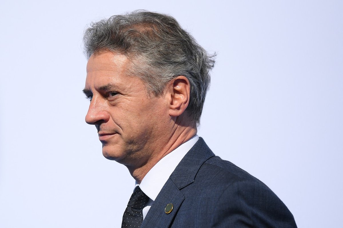 Premier Robert Golob znova v službi