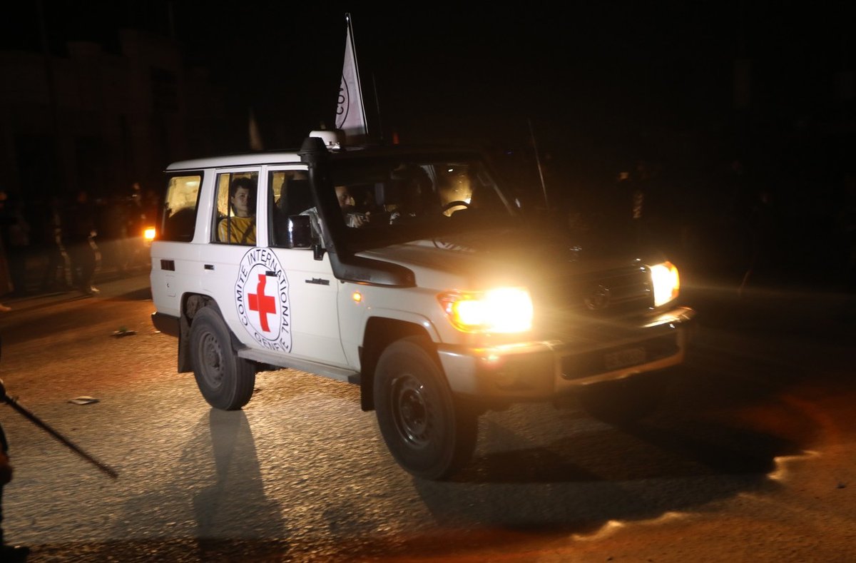 Po Hamasu prve talce izpustil tudi Izrael