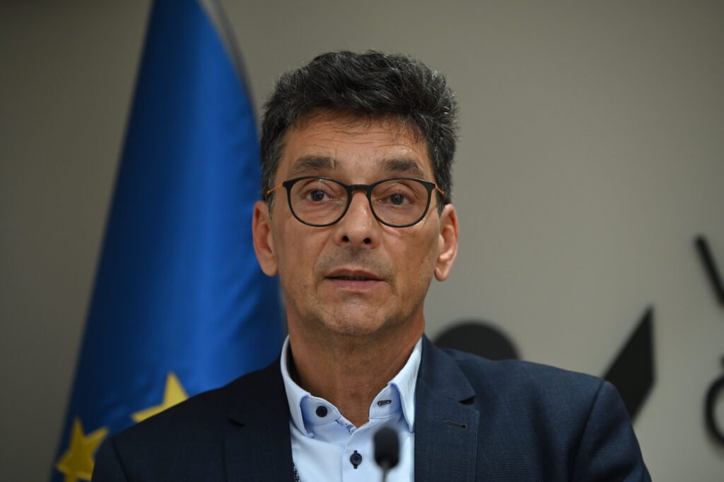 Varuh ogorčen: "Nesprejemljivo, da se invalide jemlje za talce"