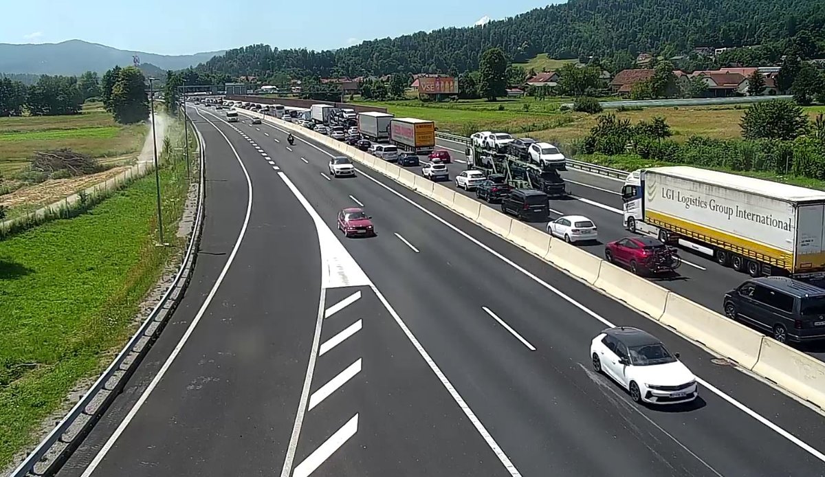 Ob skorajšnjem začetku šolskih počitnic gneča na slovenskih cestah