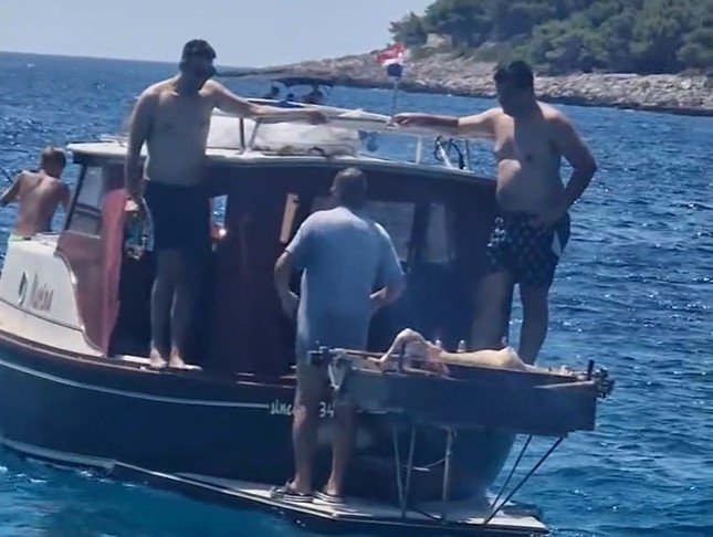 Posnetek z ladjice, ki je nasmejal do solz: "Kot da smo doma"