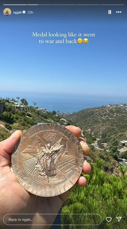 Olimpijec z medaljo, ki je videti, kot da bi "bila v vojni", bo dobil novo