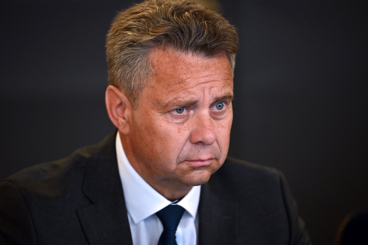 Vesel po srečanju z von der Leyen skrivnosten, v kratkem novi pogovori