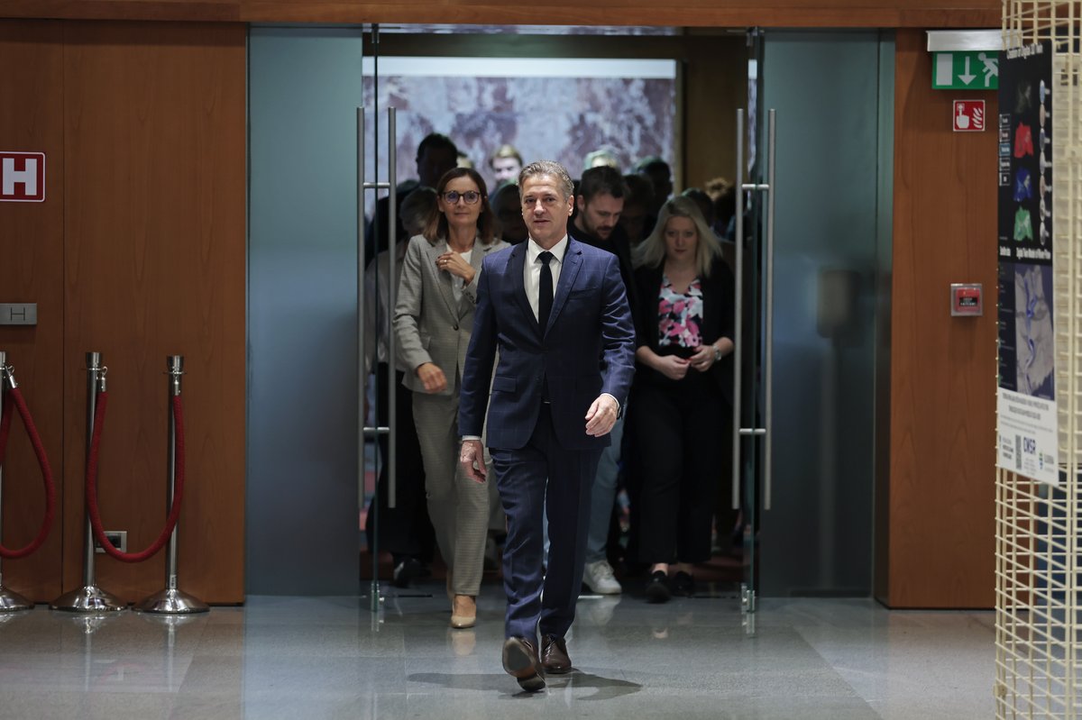 Odzivi na kazensko ovadbo: Mesec od premierja pričakuje širša pojasnila