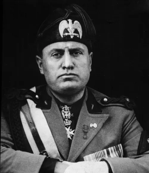 Burni odzivi: "Nepojmljivo je, da Mussolini ostaja častni občan Gorice"