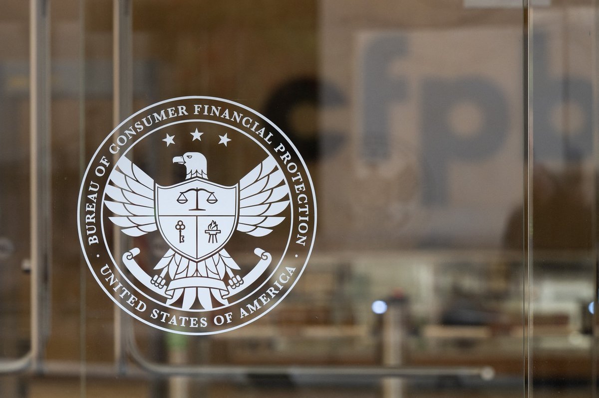 Trumpov direktor ustavil delo urada za zaščito potrošnikov