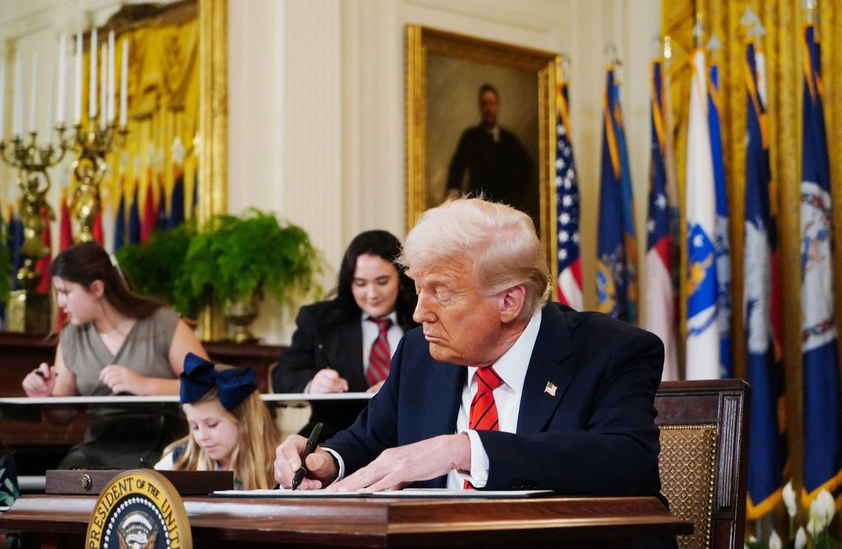 Trump podpisal izvršni ukaz za ukinitev ministrstva za izobraževanje