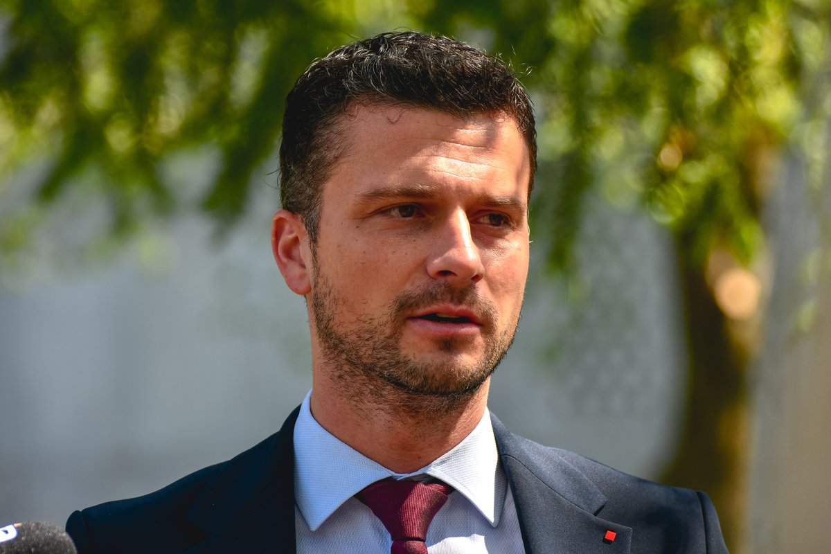 Pred vrhom koalicije: kaj od sestanka pričakujejo v SD in Levici?