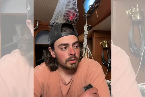 Pustil službo in se z mačko odpravil na dolgo plovbo, ki je navdihnila ...