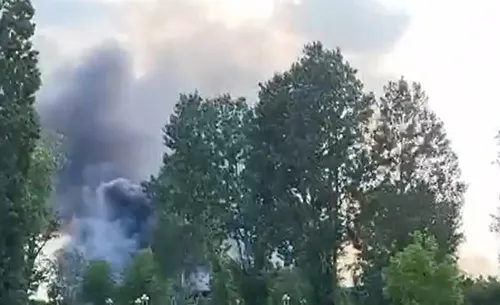 Obsežen požar in eksplozije v Zagrebu. Zagorela zapuščena bolnišnica