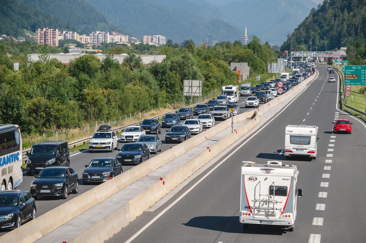 Štajerska avtocesta proti Ljubljani spet odprta. Kje nastajajo zastoji?