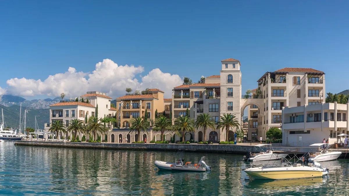 Kraj v Črni gori, ki ga Britancem ponujajo kot novo Ibizo, a za veliko ...