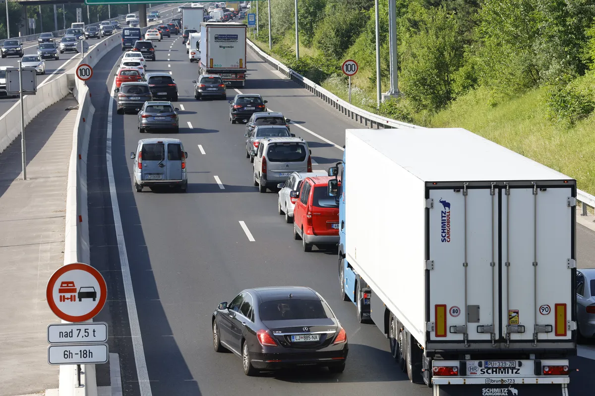 Po dnevu zastojev so se razmere na slovenskih cestah umirile