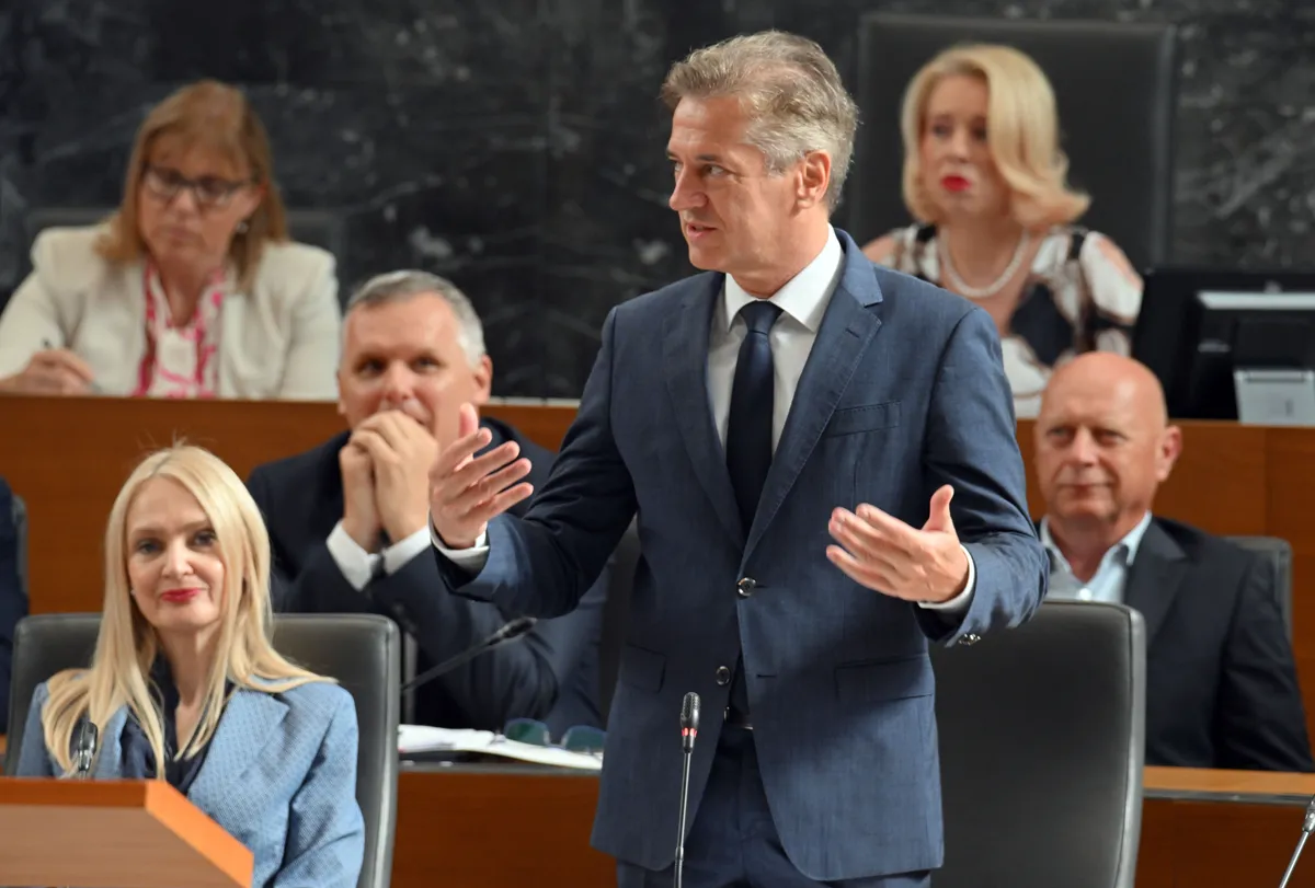 Premier Golob: Domovi za starejše bodo zaradi novega prispevka dostopni vsem