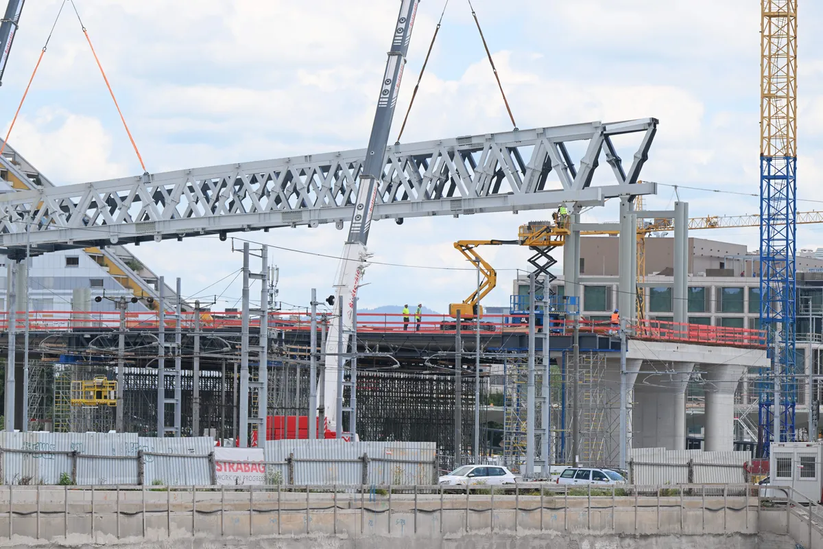 Gradnja nove železniške postaje v Ljubljani v polnem teku (FOTO)