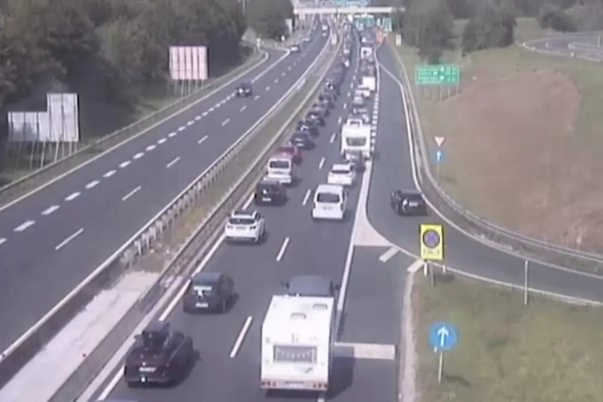 Na slovenskih cestah zastoji tudi v nedeljo