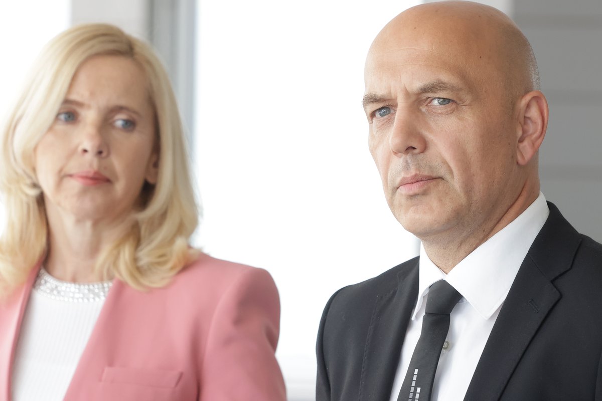 Odvetnik Tatjane Bobnar in Boštjan Lindav: Premier relativizira, SMS ...