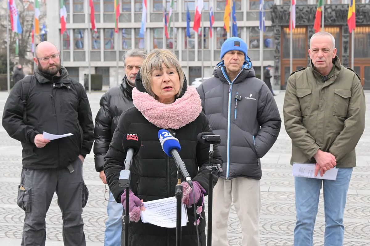 Več strank in gibanj napovedalo skupni nastop na volitvah z listo ...