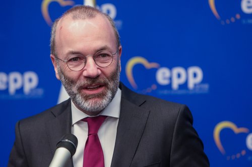 EPP razmišlja o novih sankcijah za Branka Grimsa, grozila naj bi mu ...