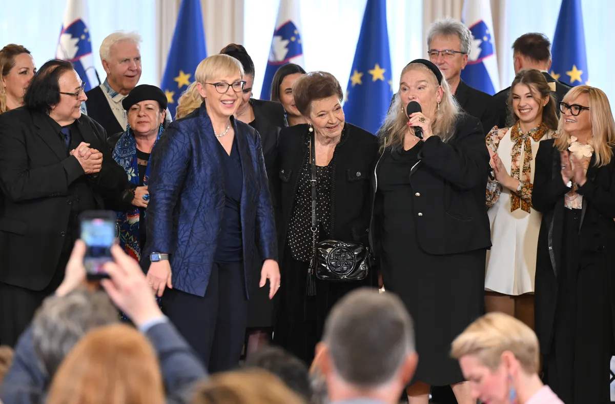 Predsednica republike odlikovala pevko Eldo Viler: "Njene pesmi ...