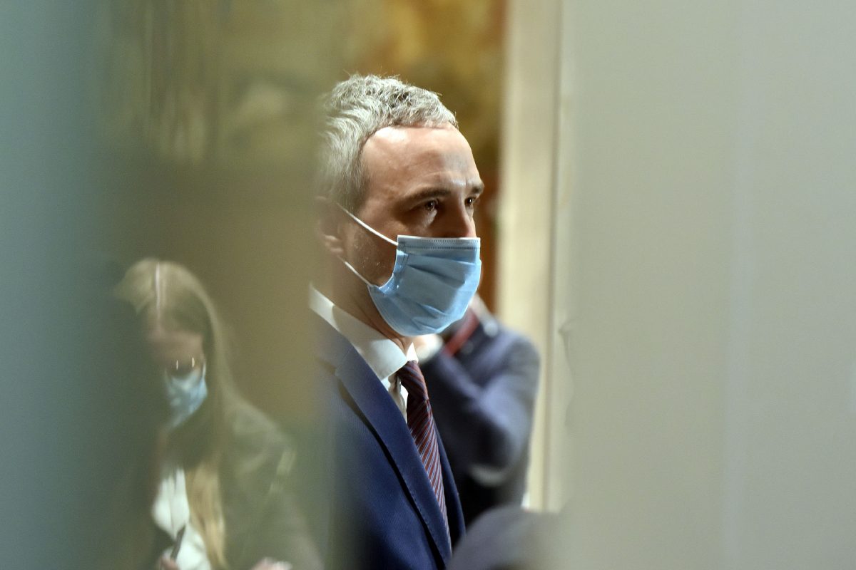 Minister Cigler Kralj predlaga zvišanje minimalne plače na 1074,43 evra bruto - N1