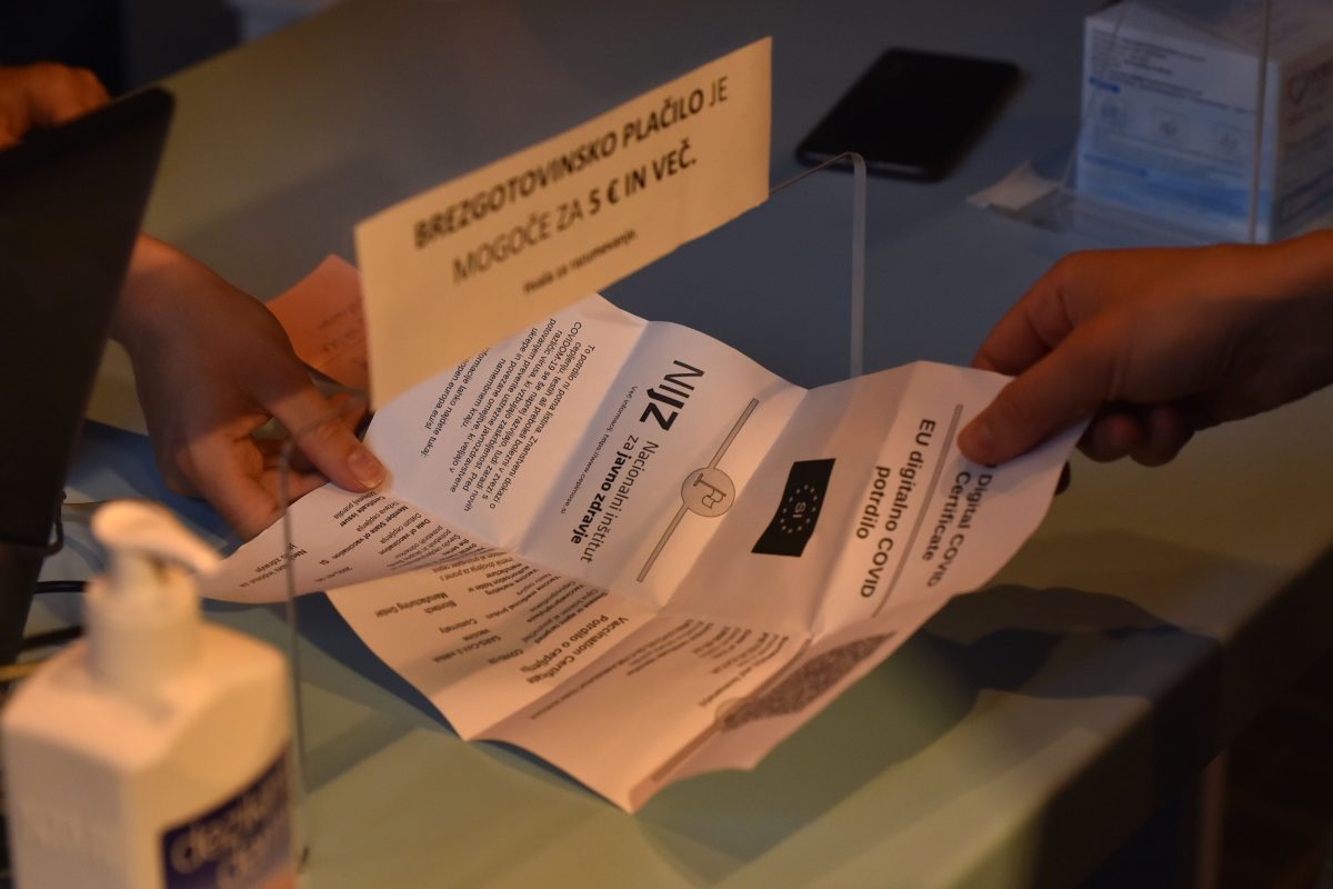 Covid potrdilom, natisnjenim med 24. in 29. junijem, te dni poteče ...