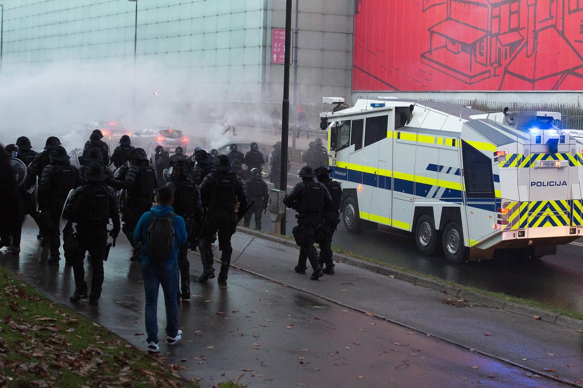 Policija o protestih: 3.000 udeležencev, trem odvzela prostost - N1