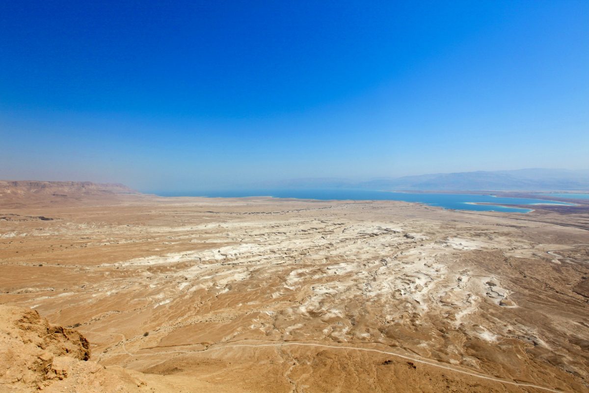 Mrtvo morje se umika, nastajajo nenavadni kraterji - N1
